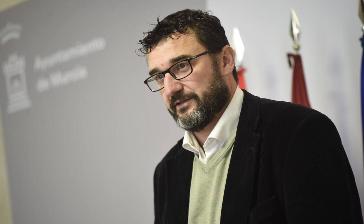 Ginés Ruiz Maciá anuncia su dimisión como concejal de Podemos en el ... Ginés Ruiz Maciá anuncia su dimisión como concejal de Podemos en el ...